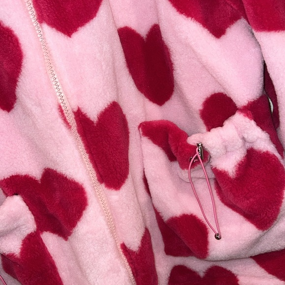 Aelfric Eden | Tops | Fuzzy Heart Teddy Bear Sherpa Snuggie Blanket ...